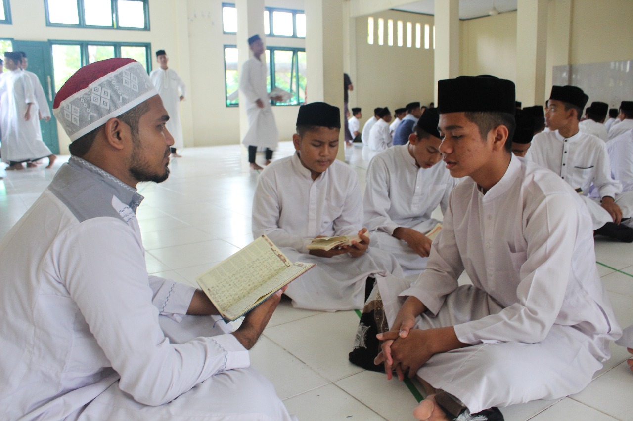 Program Tahfidz Wujudkan Lingkungan Al Quran dan Bahasa di Pesantren